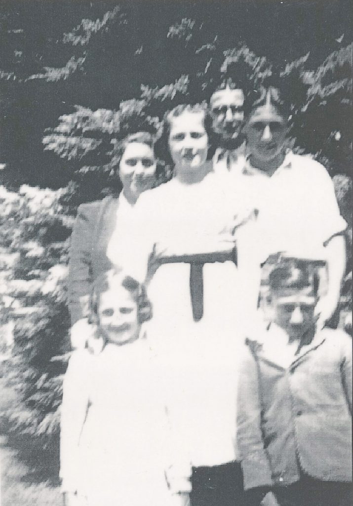 Les and Doris Best and children – The Gap Historical Society